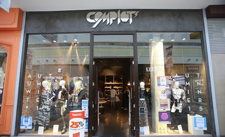 Complot ignora la prohibición y despide a todos sus empleados de los ...